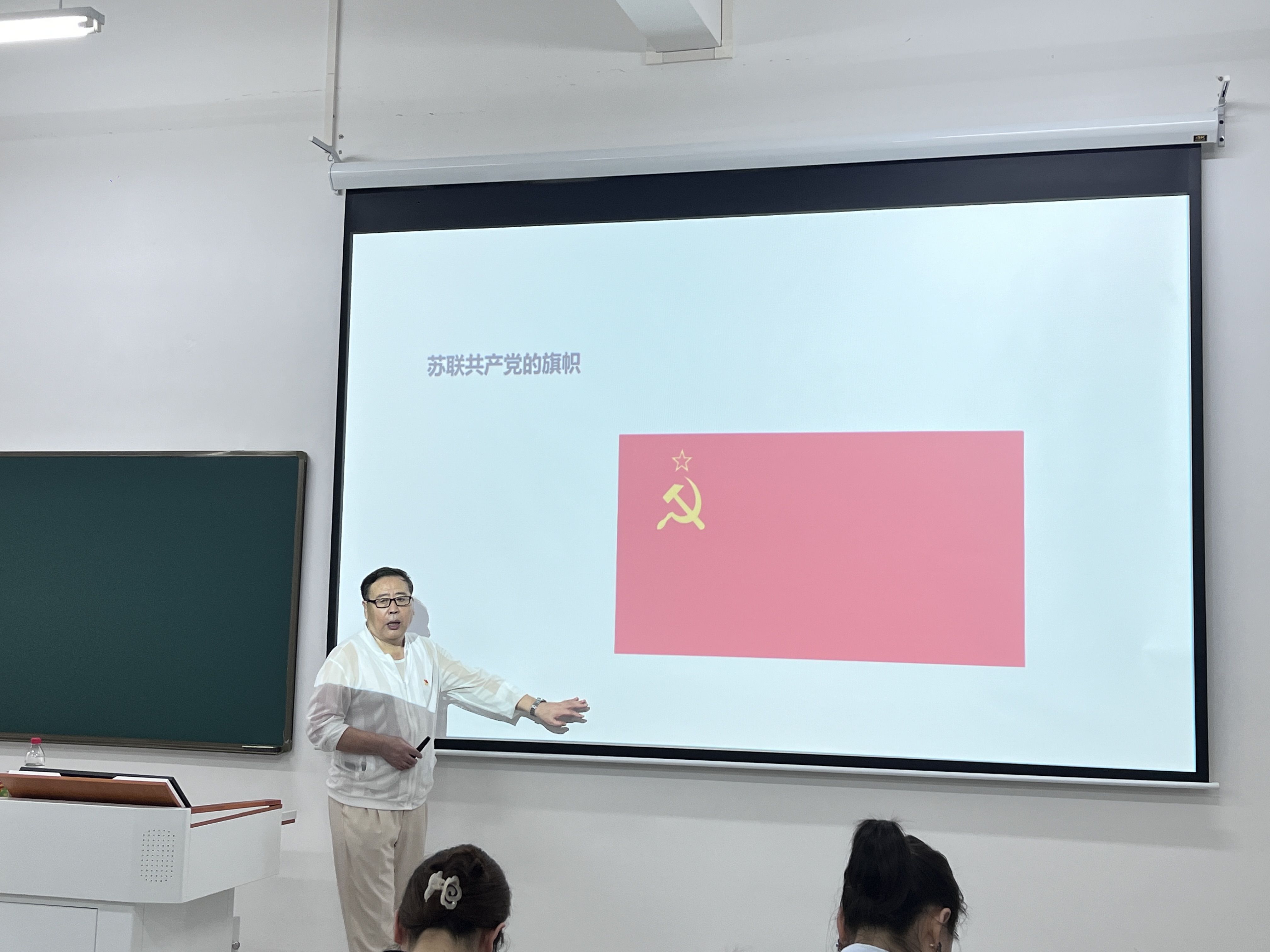 筑牢信念基石，严守党纪红线｜思政与通识教学部党支部党课培训纪实-广州华商职业学院江门校区